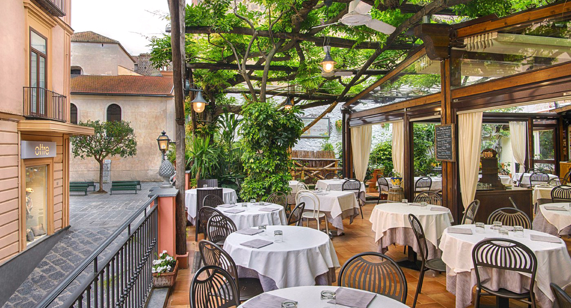 Contacts and reservations for the restaurant with terrace in the centre of Sorrento - The Garden ...